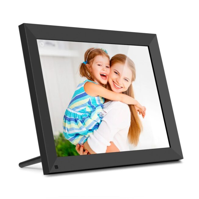 Frame by Frame: Celebrating Mom with the Aluratek Smart Frame - New Gizmo